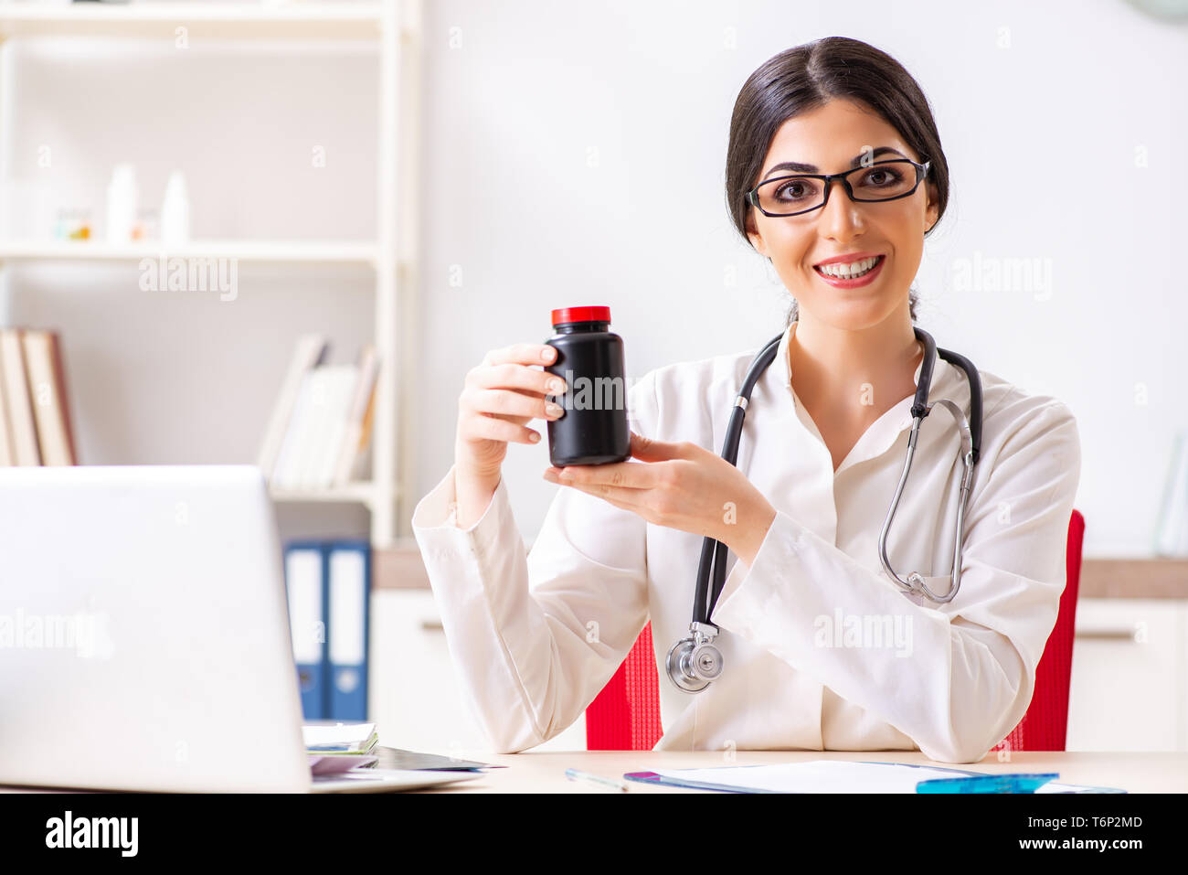 Medicines discovery and development hi-res stock photography and images ...