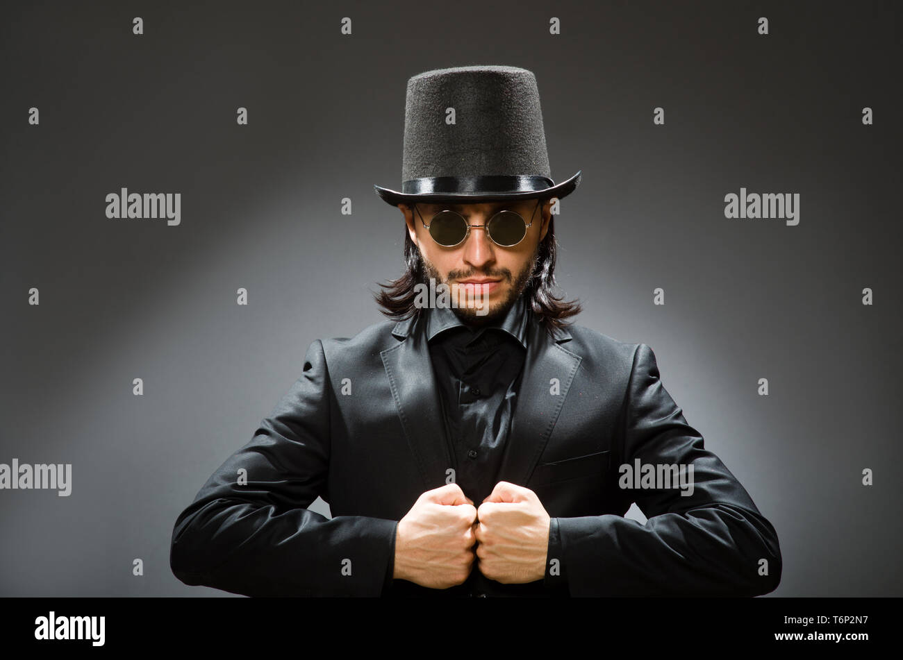 Vintage concept with man wearing black top hat Stock Photo - Alamy