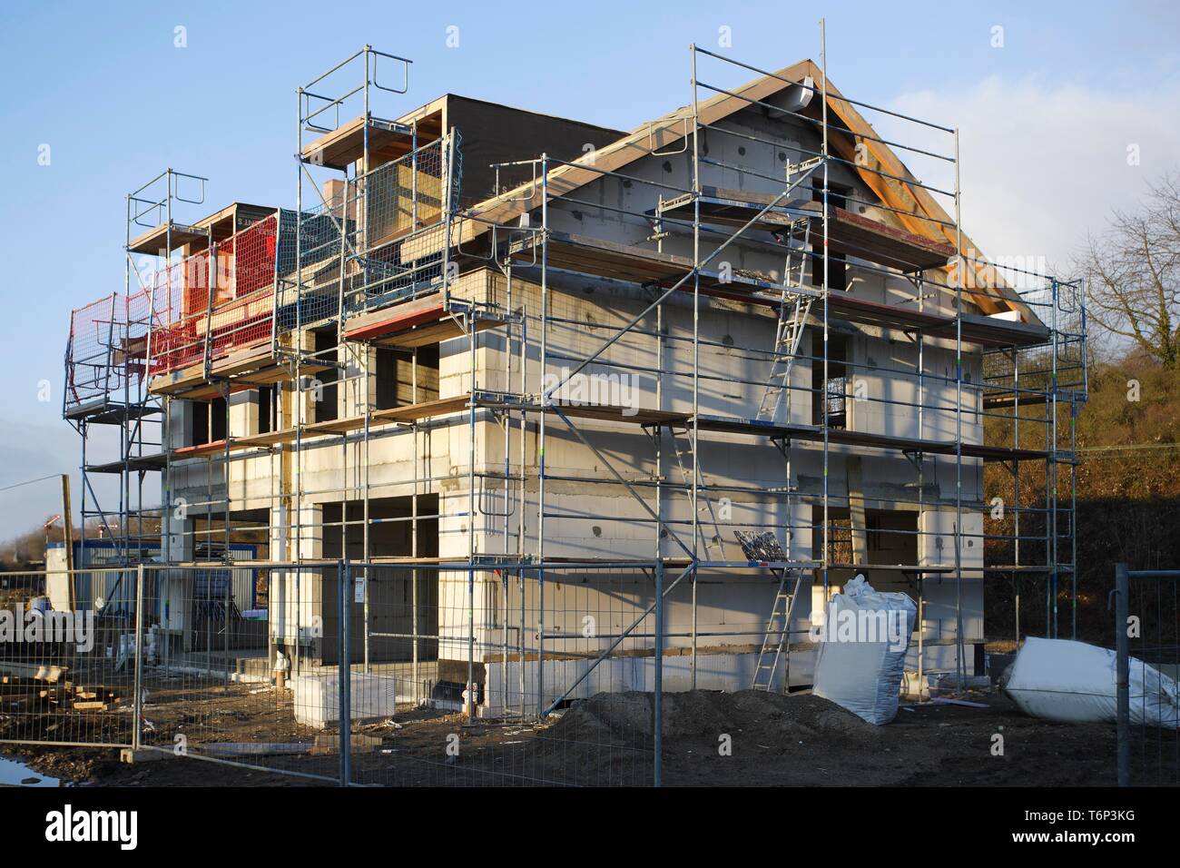 Unfinished building shell hi-res stock photography and images - Alamy