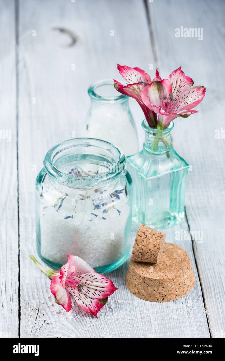 Spa bath flowers hi-res stock photography and images - Alamy