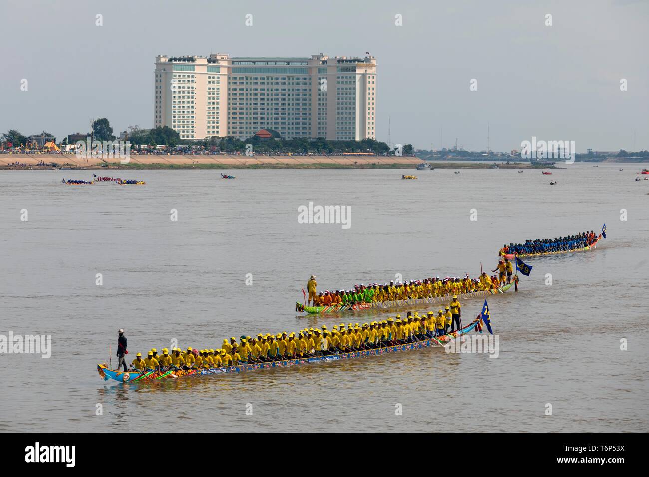 Dragon boats at Bon Om Touk Water Festival on Tonle Sap River, dragon ...