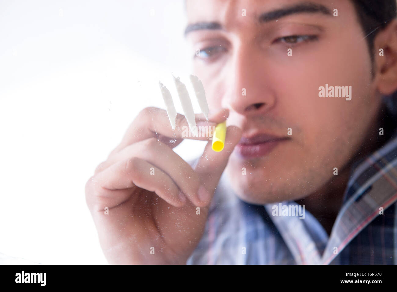 Drug addict sniffing cocaine narcotic Stock Photo - Alamy