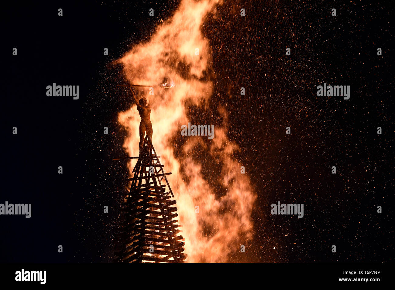 Witch burning hi-res stock photography and images - Alamy