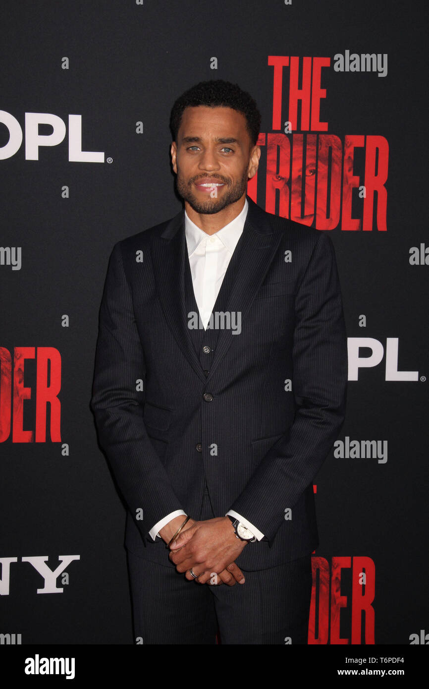 Michael Ealy In A Suit