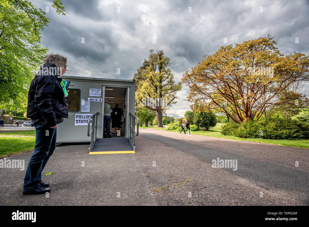 Neighbourhood voting station hi-res stock photography and images - Alamy