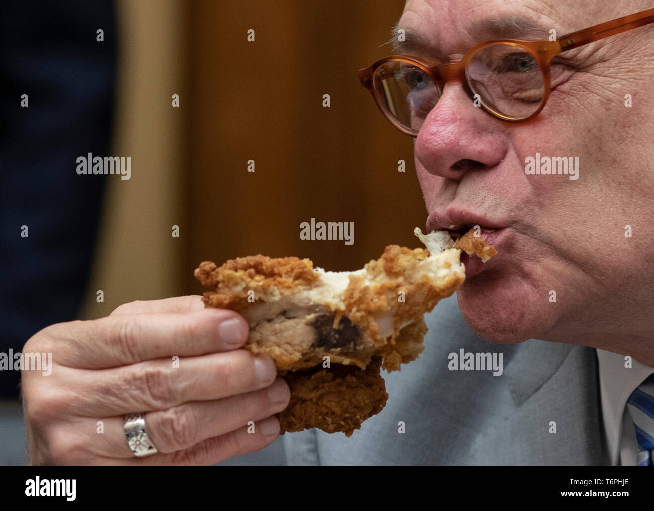 2 piece chicken hi-res stock photography and images - Alamy