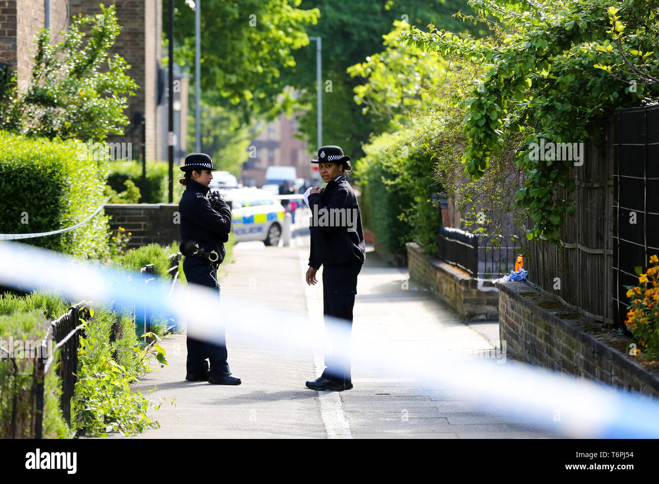 Hackney, North London, UK. 2nd May, 2019. Police officers guards the ...