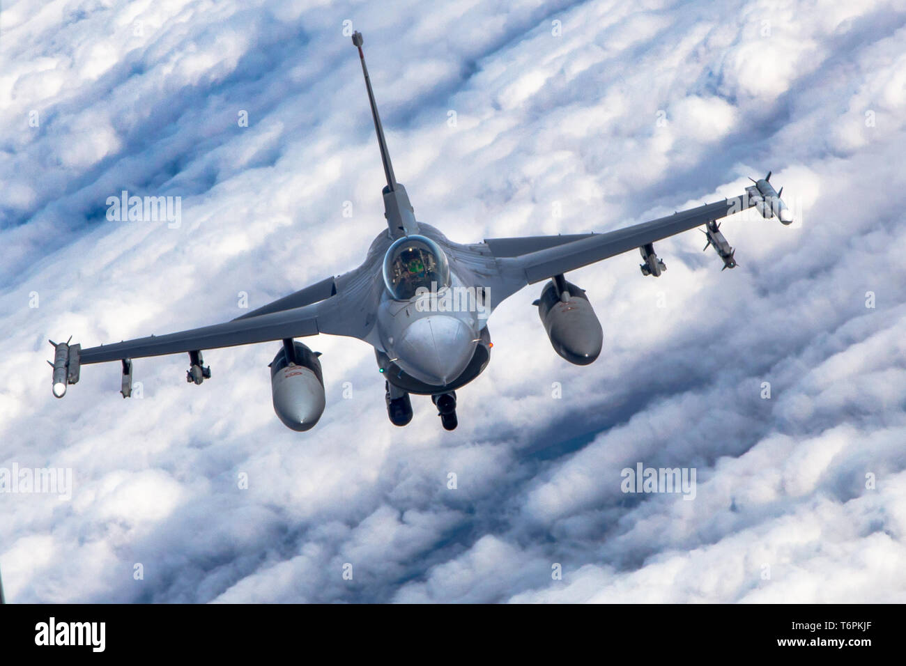 A 138th Fighter Wing F-16 Fighting Falcon from Tulsa Air National Guard ...
