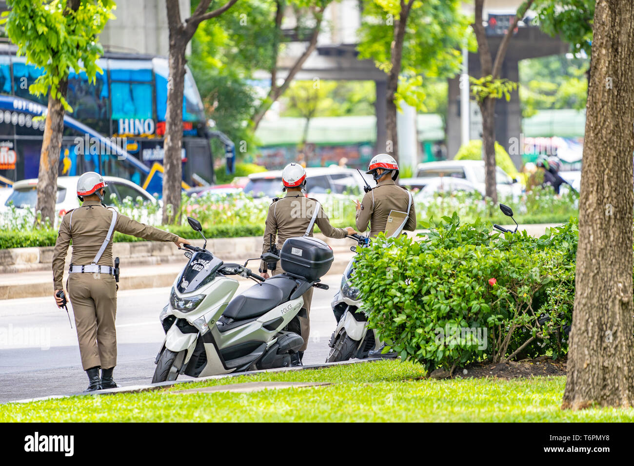 Thai police woman uniform hi-res stock photography and images - Alamy