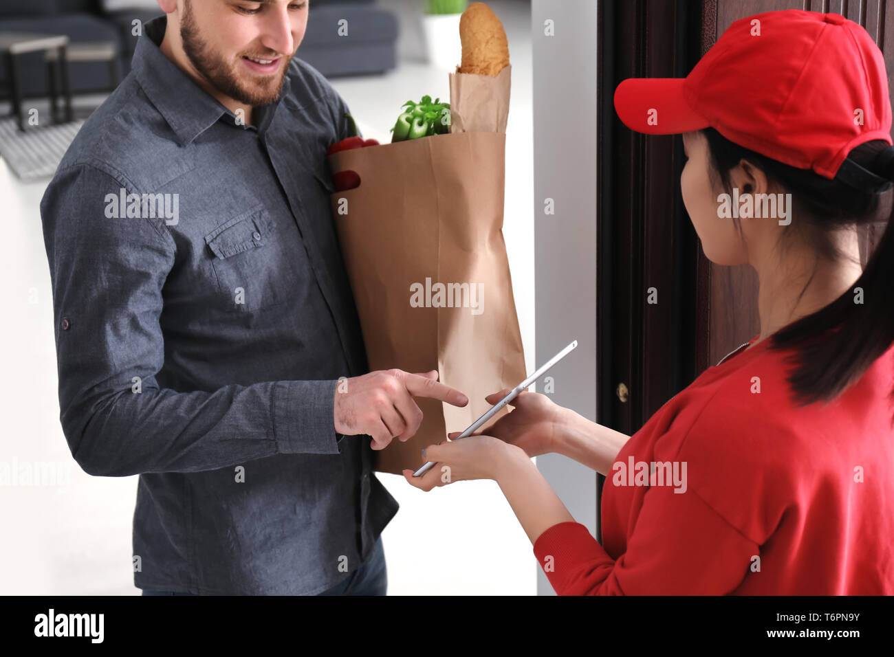Signing delivery device hi-res stock photography and images - Alamy
