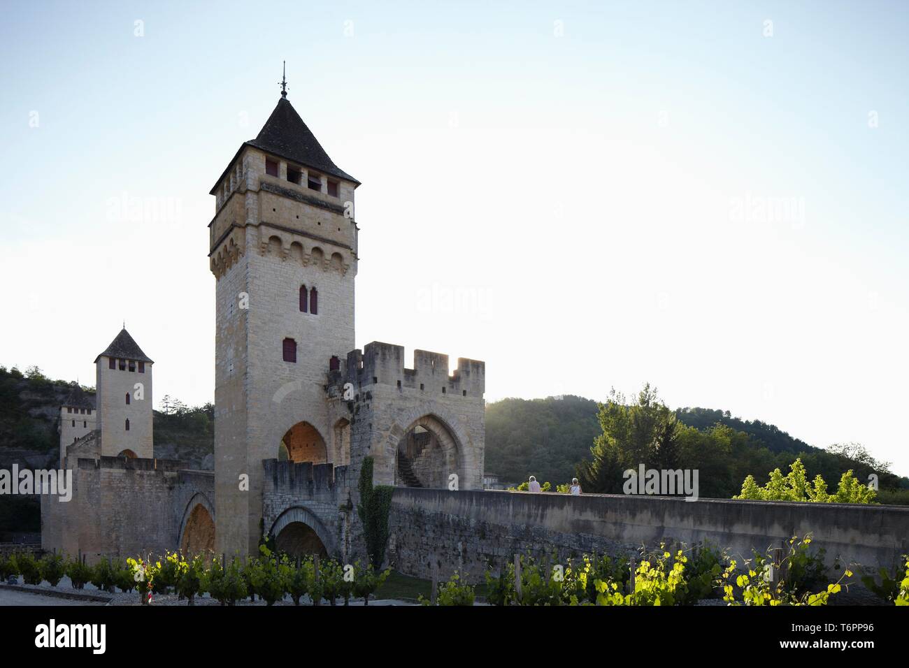 Medieval bridge pont valentre across the lot river in cahors hi-res ...