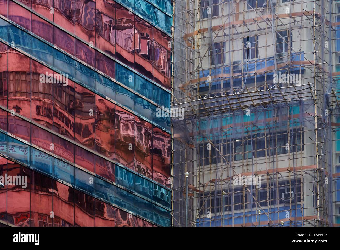 Glass facade and scaffolded facade hi-res stock photography and images ...
