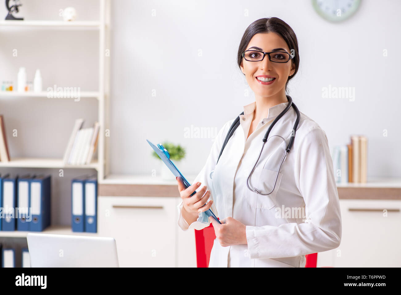 Woman doctor working in the hospital Stock Photo - Alamy