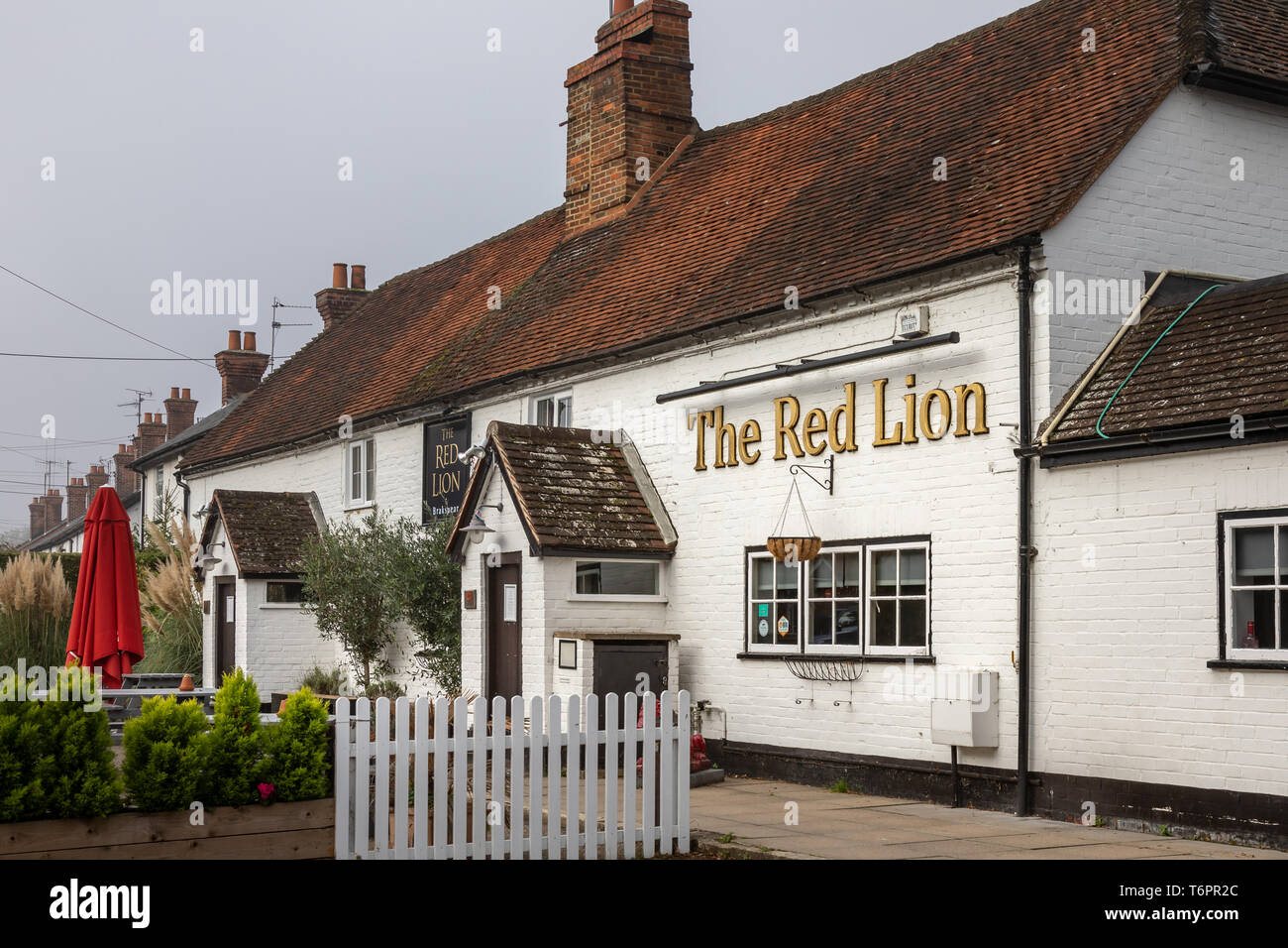 Red Lion pub, Cholsey, South Oxfordshire, England, UK Stock Photo - Alamy