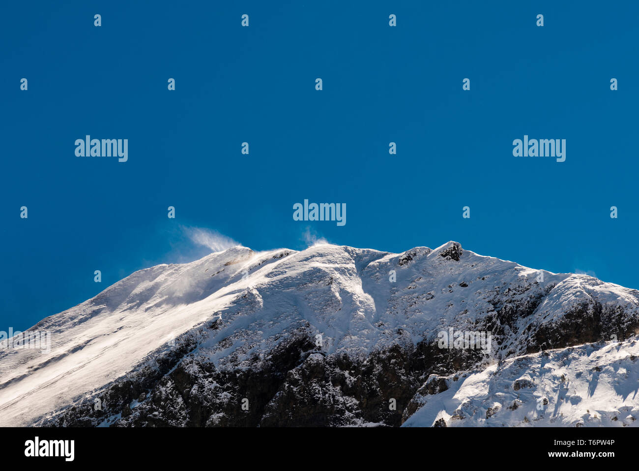 Wind blowing snow off mountain tops hi-res stock photography and images ...