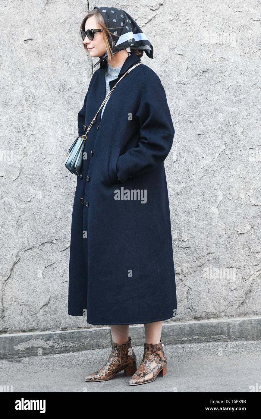 Babushka style hi-res stock photography and images - Alamy