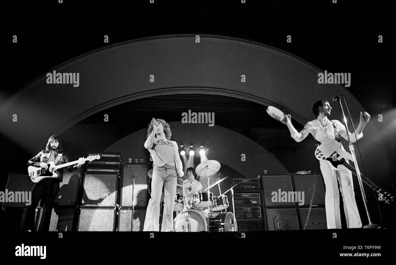 John entwistle and roger daltrey 1973 hi-res stock photography and ...