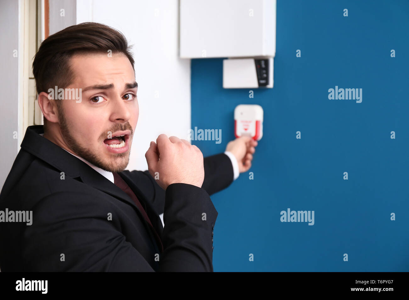 Fire alarm pull station hi-res stock photography and images - Alamy