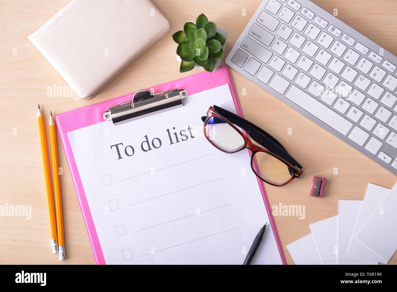 Empty to-do list on wooden table Stock Photo - Alamy