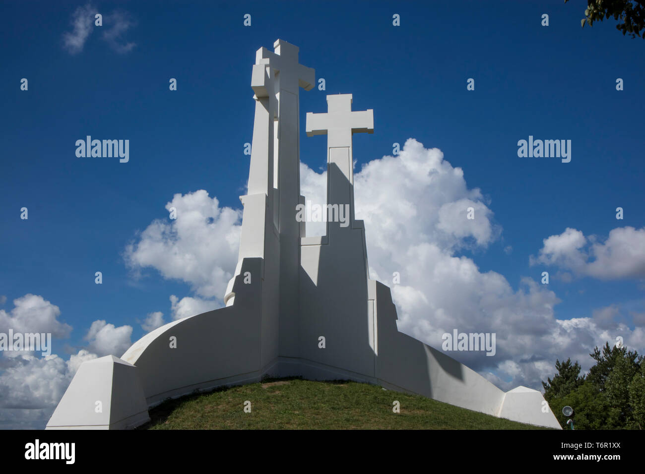 Three crosses monument hi-res stock photography and images - Alamy