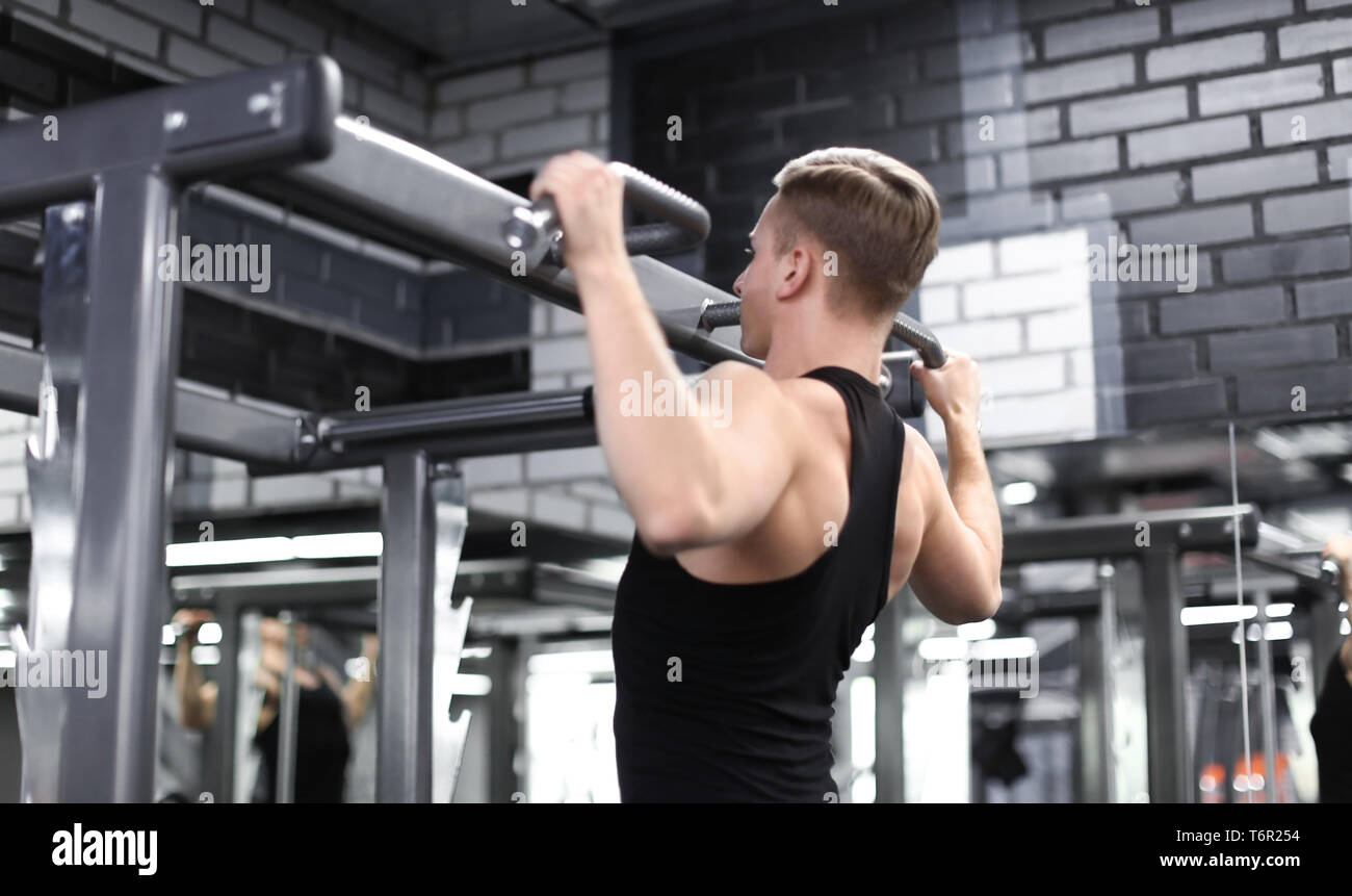 Athletic man training in modern gym Stock Photo - Alamy