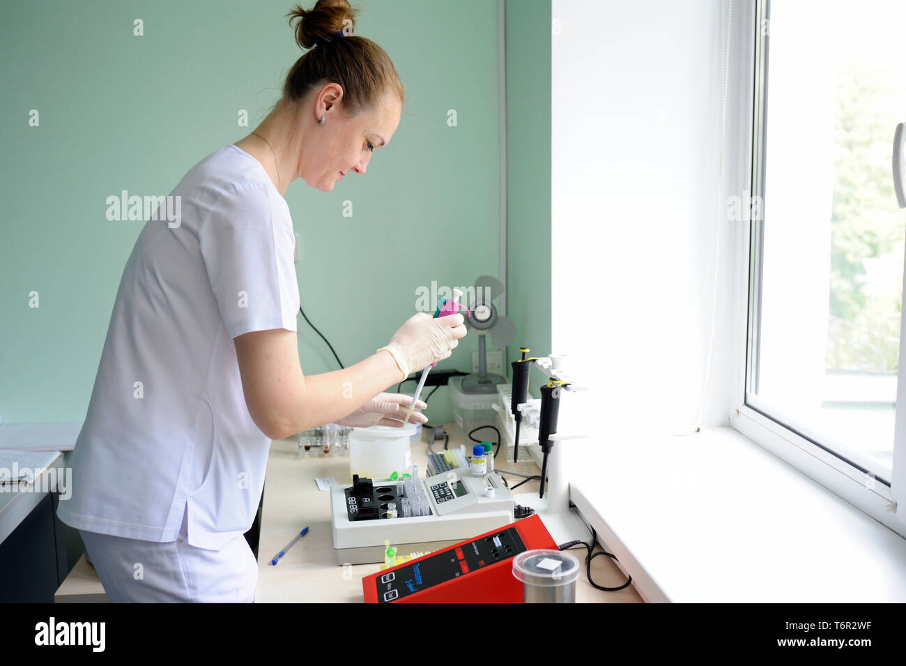 Blood chemistry analyzer hi-res stock photography and images - Alamy