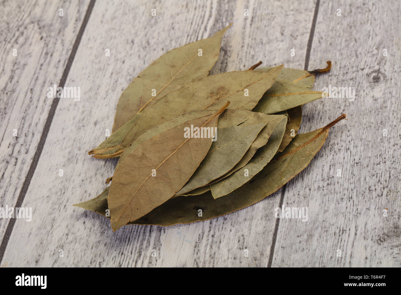 Dry laurel leaves - ready for cooking Stock Photo - Alamy