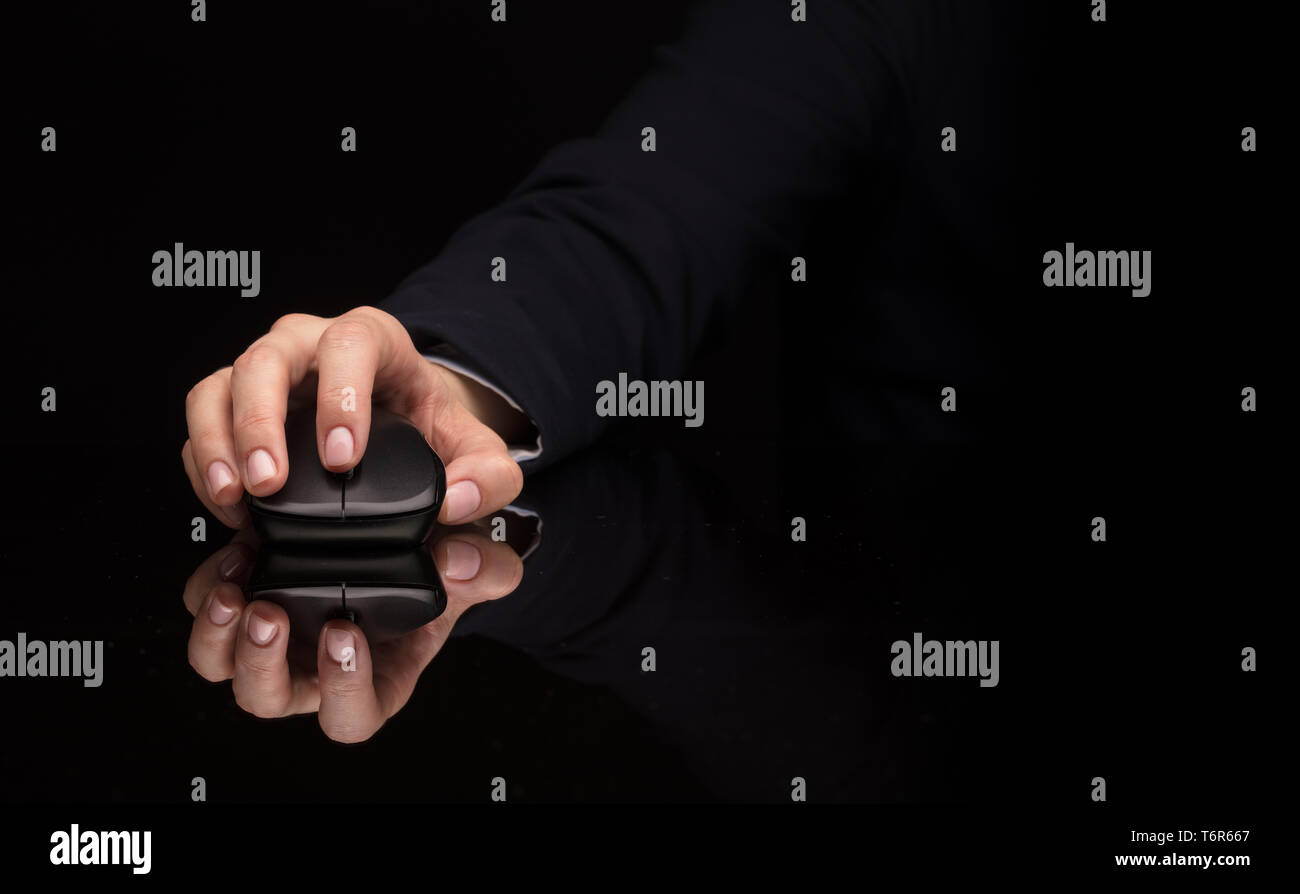 Hand using wireless mouse in a dark environment Stock Photo - Alamy