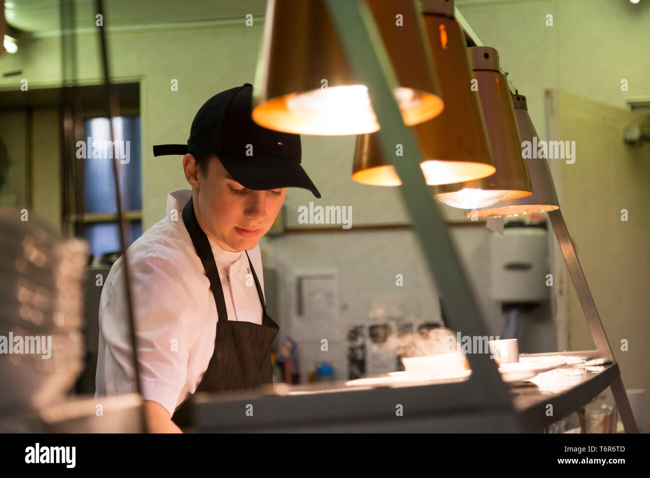 Sous chef kitchen hi-res stock photography and images - Alamy