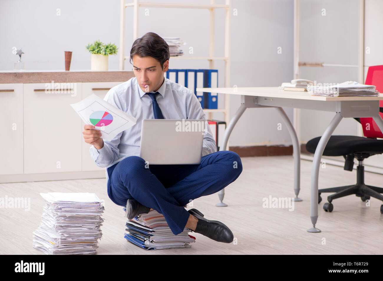 Extremely busy employee working in the office Stock Photo - Alamy