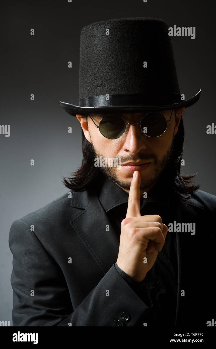 Vintage concept with man wearing black top hat Stock Photo - Alamy