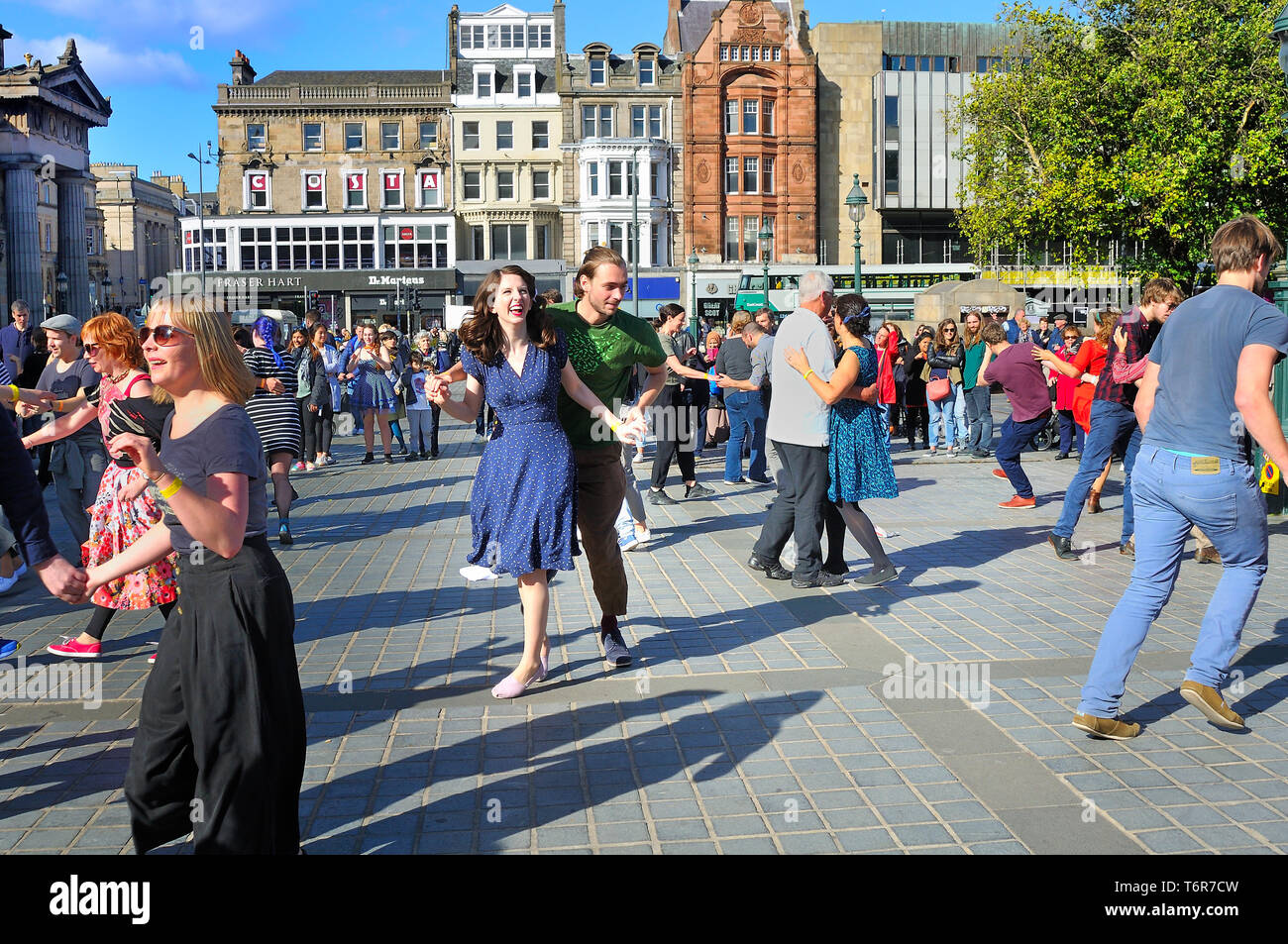 Swing dancers at the Mound precinct, Edinburgh, 2018 Stock Photo - Alamy