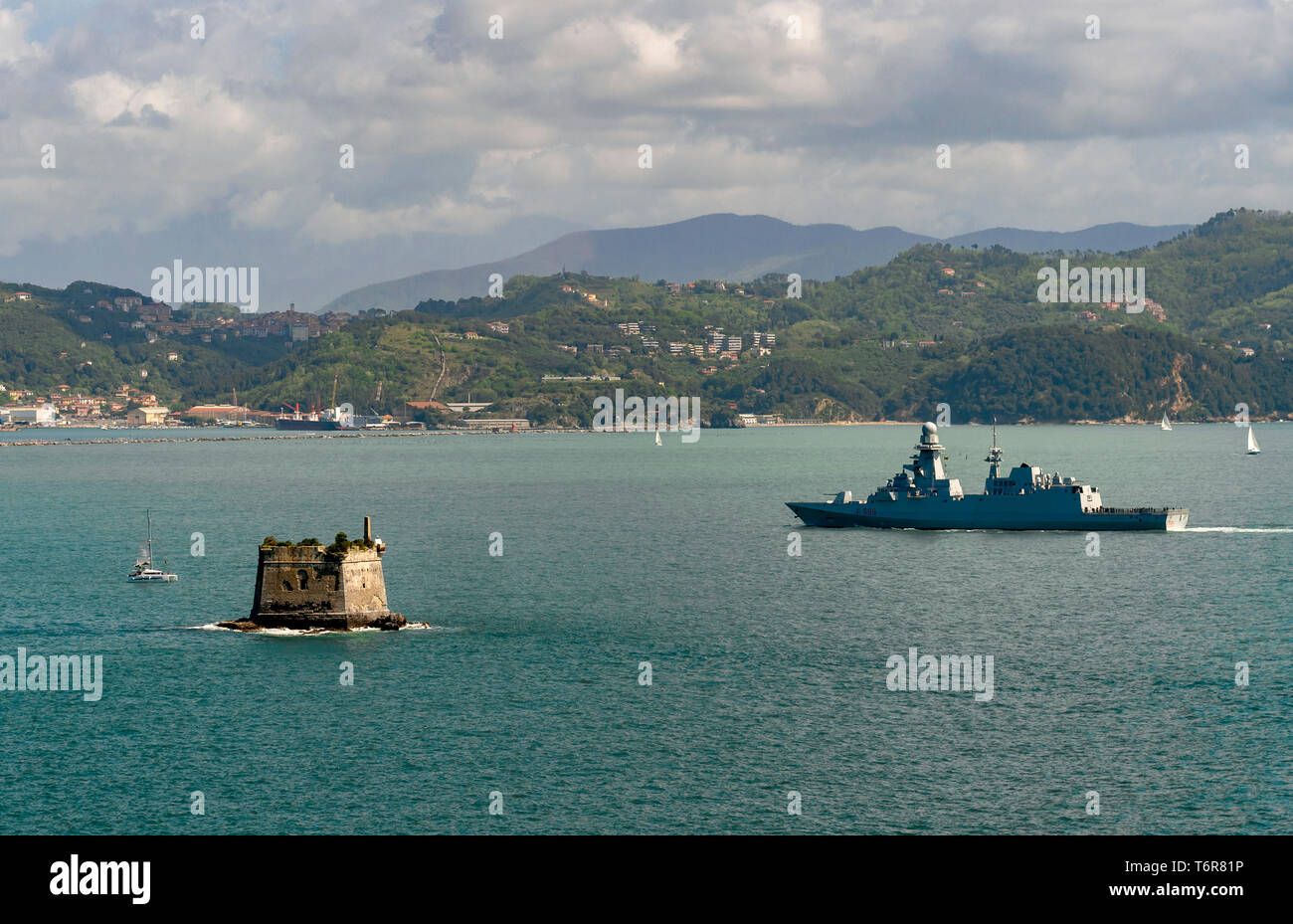 Modern warship hi-res stock photography and images - Alamy