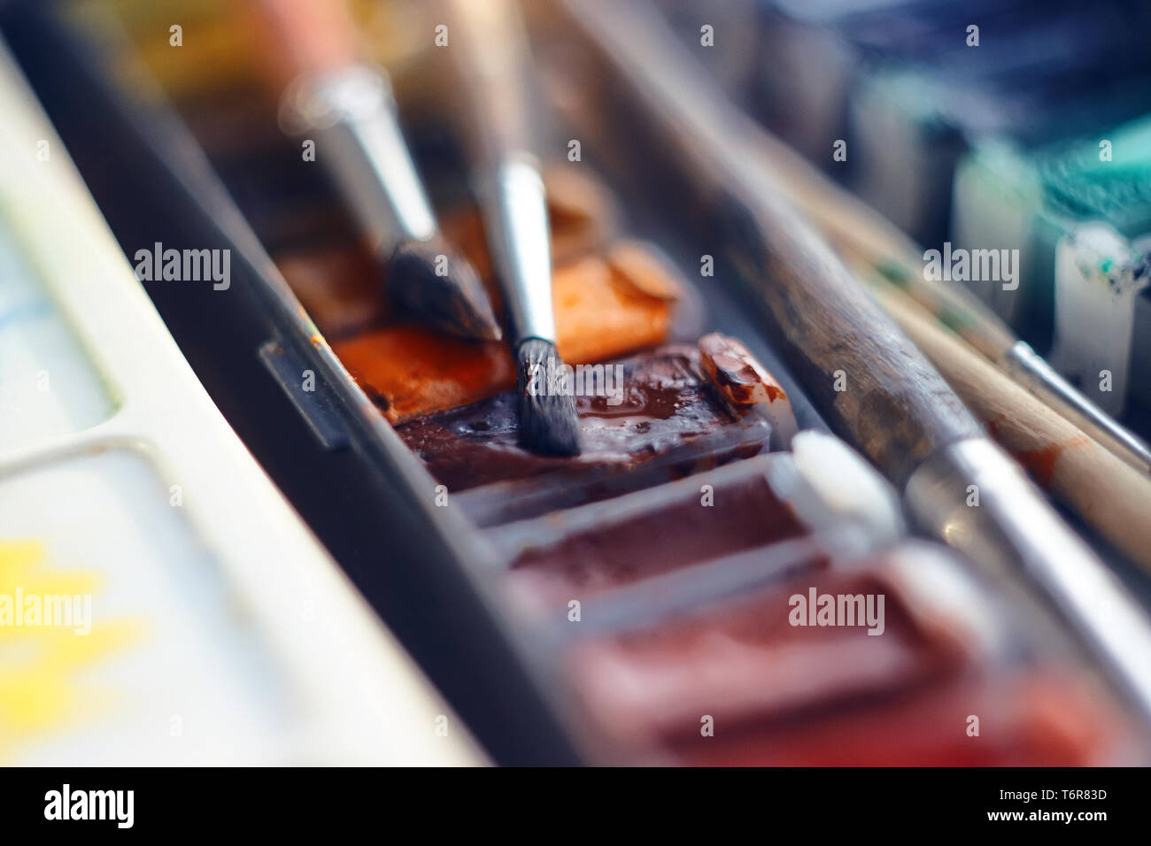 Watercolor cuvettes hi-res stock photography and images - Alamy