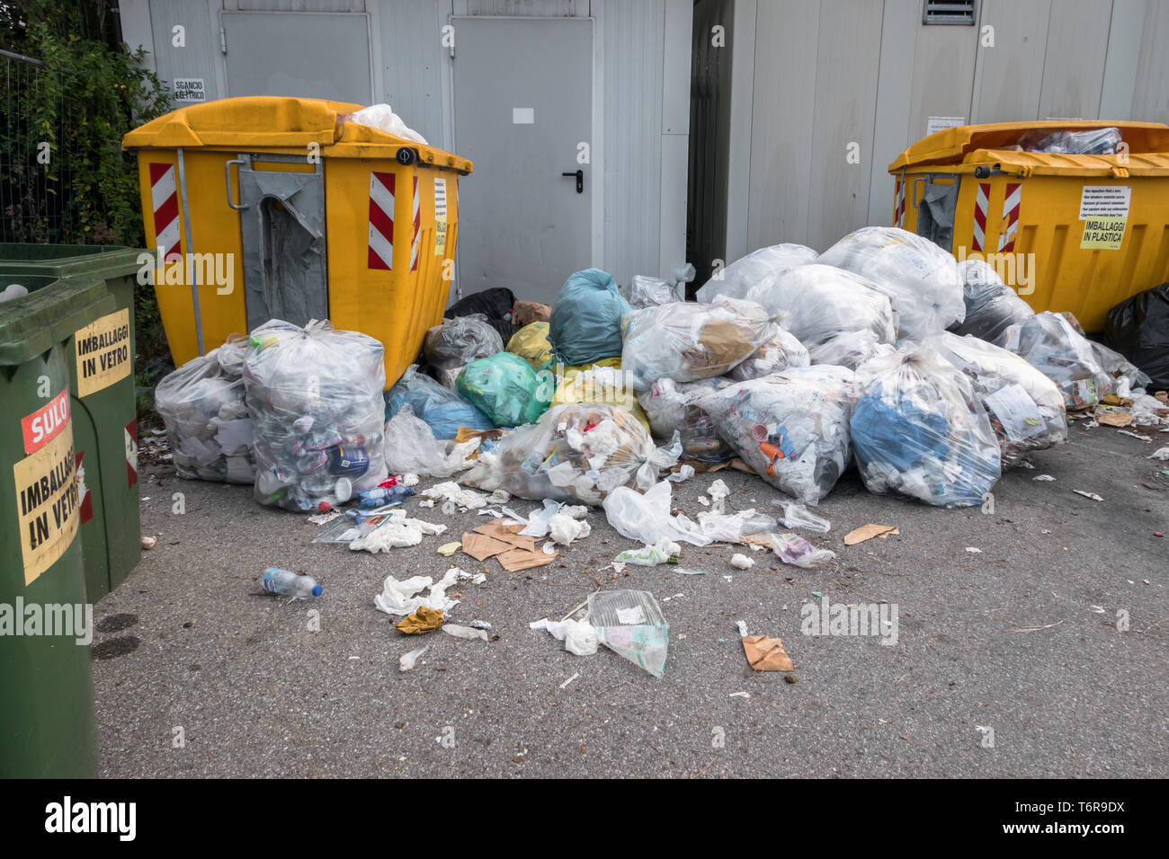 Piles of garbage on the streets Stock Photo - Alamy