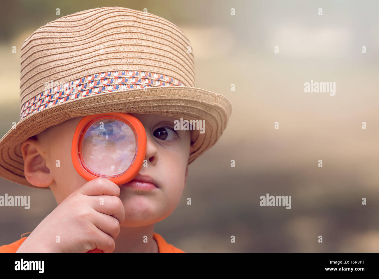 Cute little boy holding magnifying glass Stock Photo - Alamy Cute little boy holding magnifying glass Stock Photo - Alamy