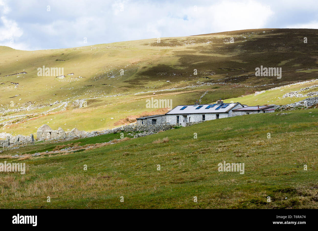 Port of donegal cottage hi-res stock photography and images - Alamy