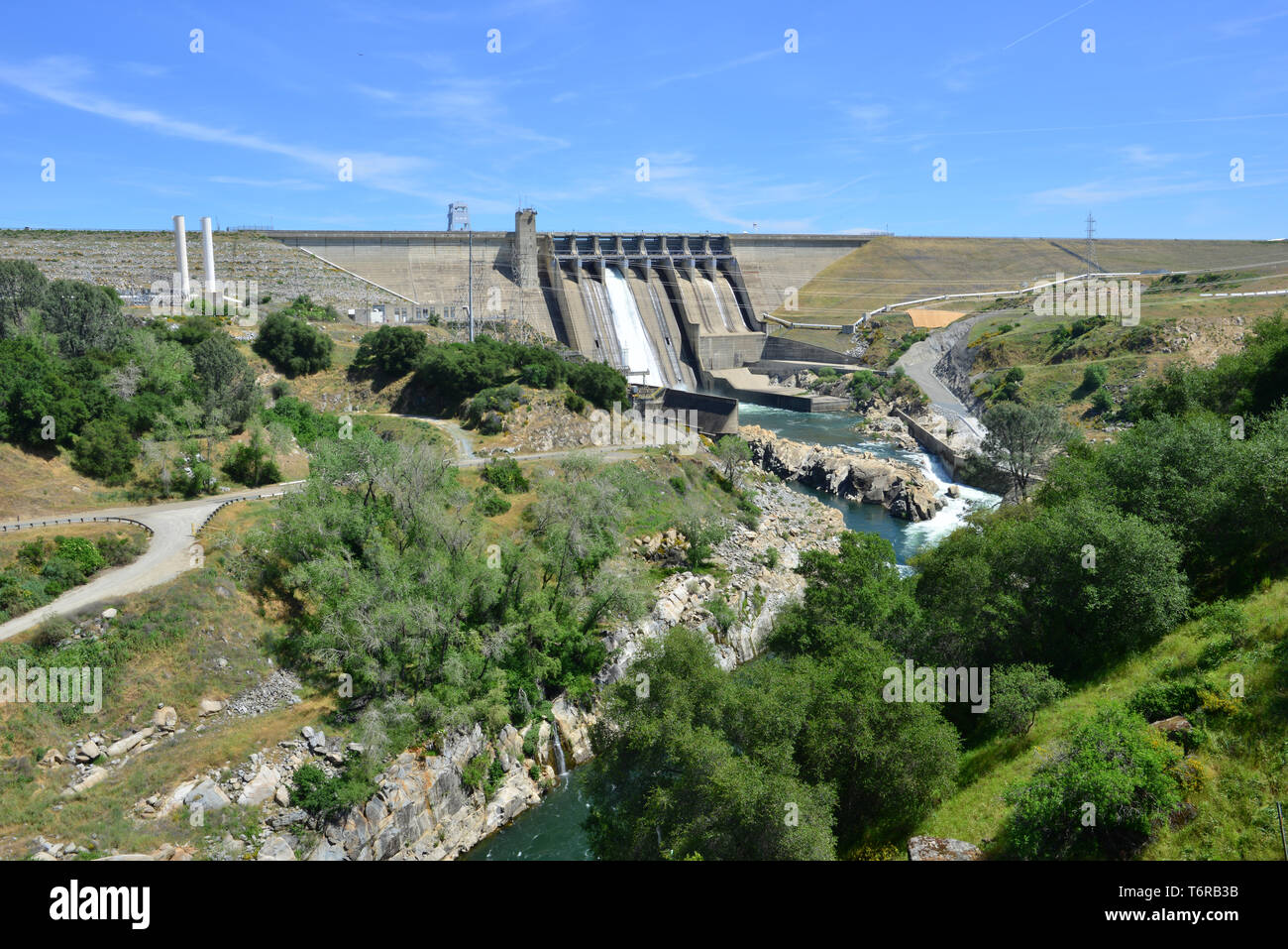 Dam wall open sluice gates hi-res stock photography and images - Alamy
