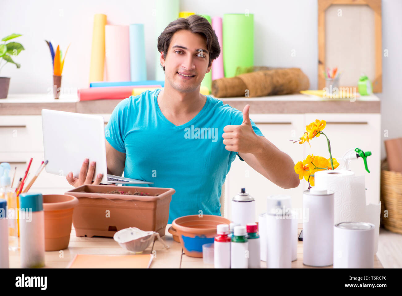 Man decorating pottery hi-res stock photography and images - Alamy
