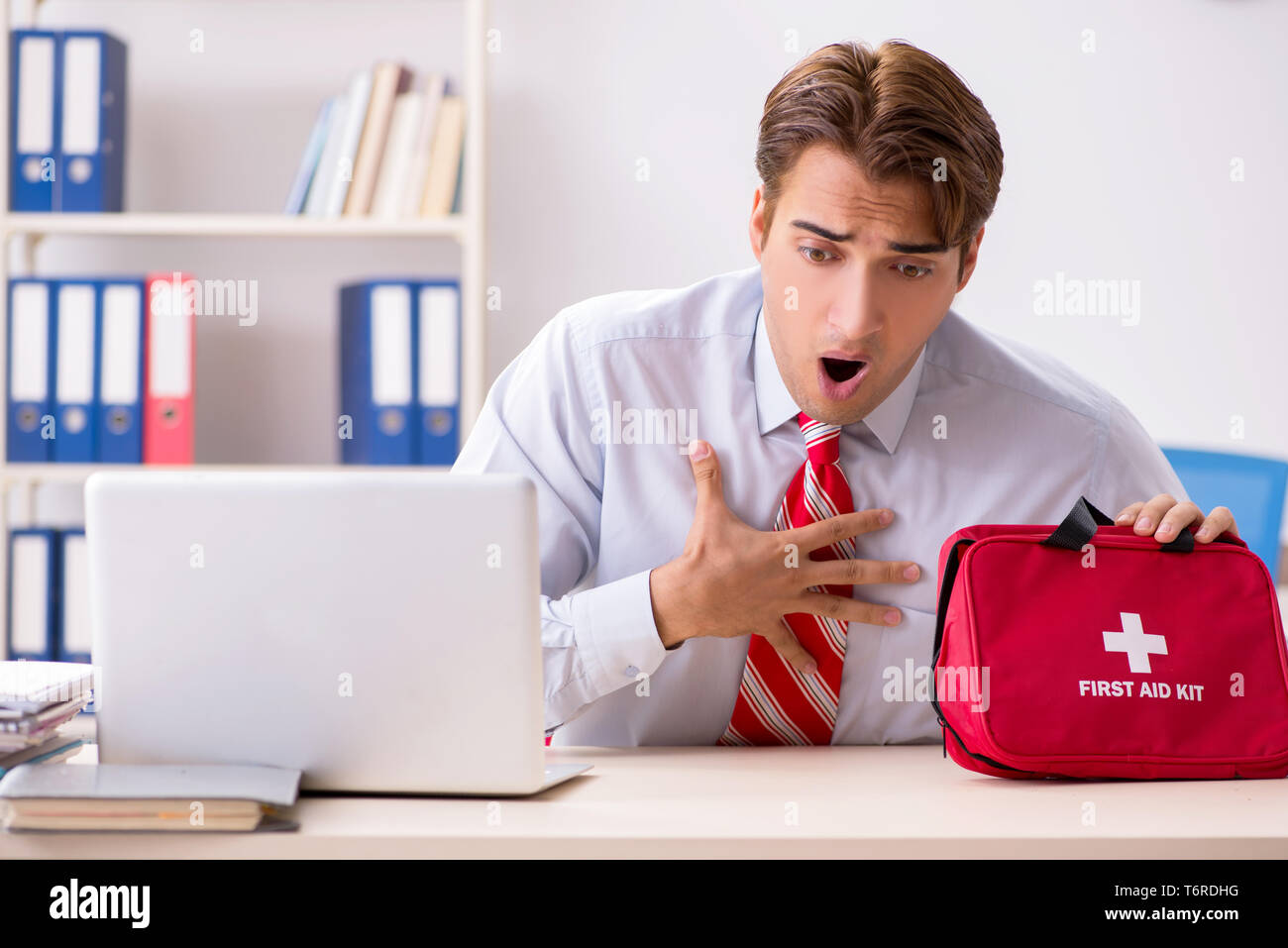 Heart attack first aid office hi-res stock photography and images - Alamy