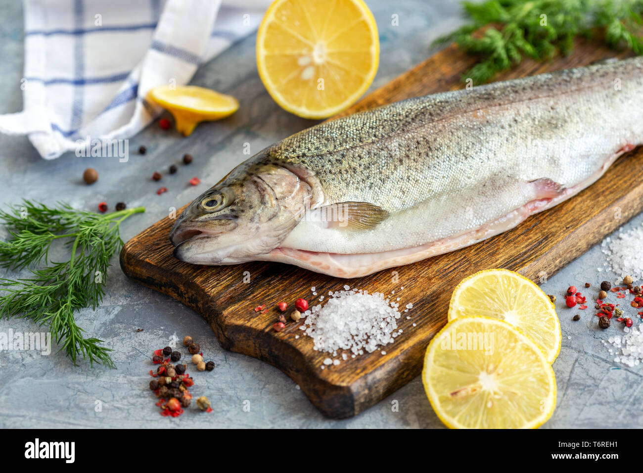 Preparation of rainbow trout Stock Photo - Alamy