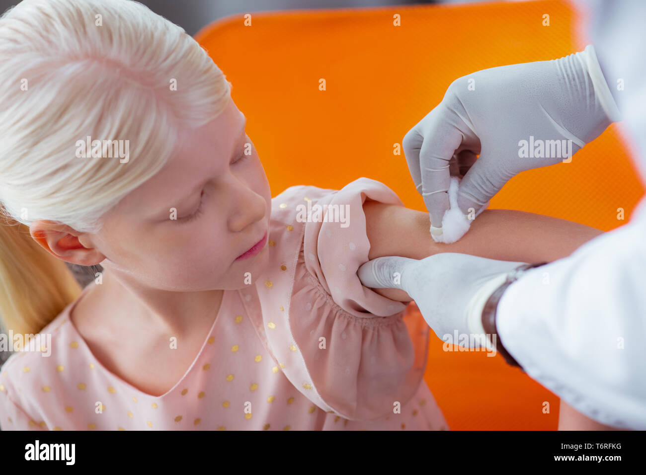 African child injection hi-res stock photography and images - Alamy