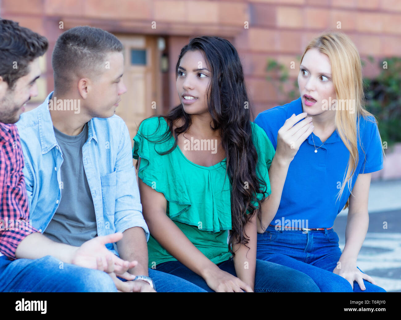 Teen group discussion hi-res stock photography and images - Alamy
