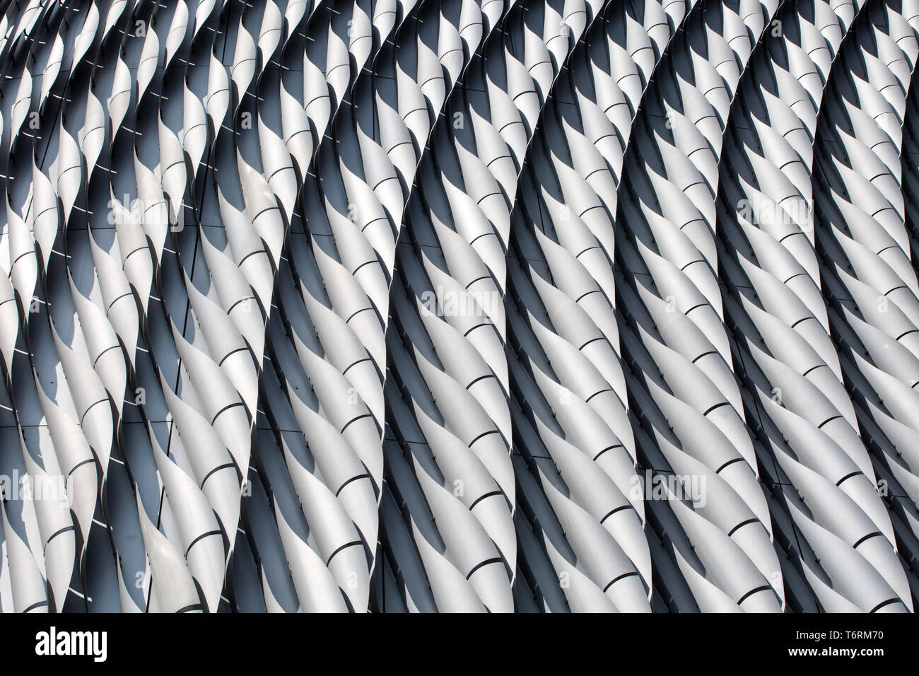 Curled aluminium ribs facade design of Xiqi Centre at West Kowloon ...