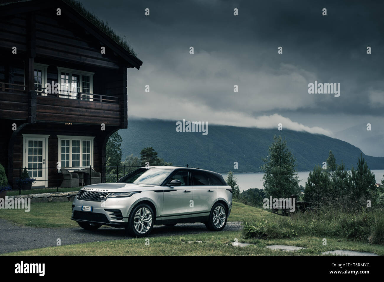 Range Rover Velar in Norway Stock Photo - Alamy