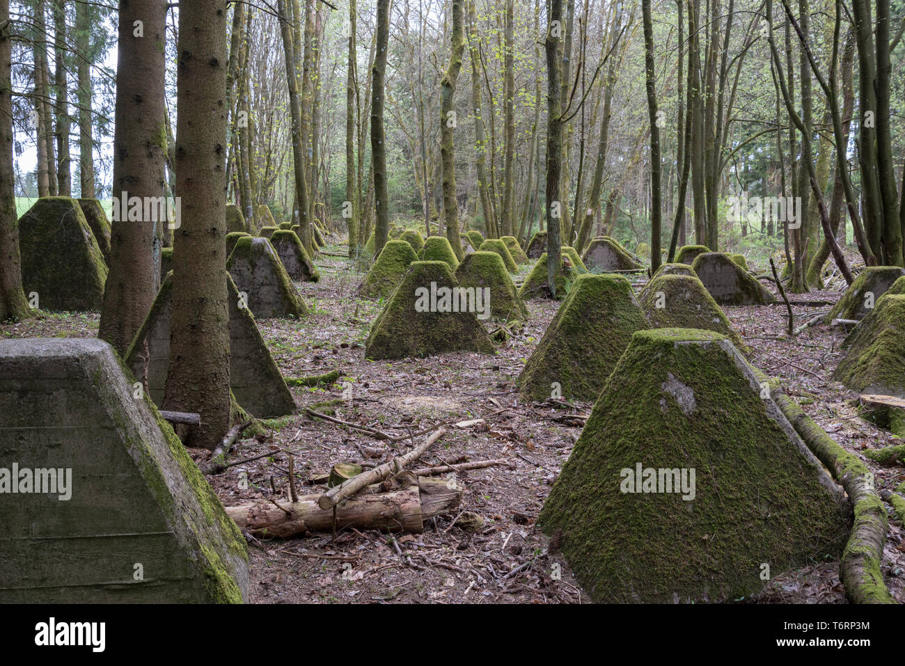Dragons teeth tank obstacles in hi-res stock photography and images - Alamy