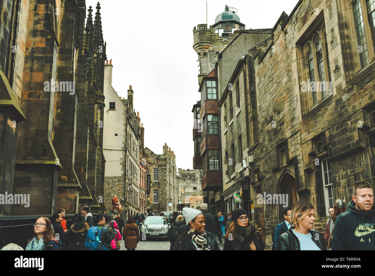 EDINBURGH, SCOTLAND - SEPTEMBER 09, 2018: Edinburgh's busy Royal Mile ...