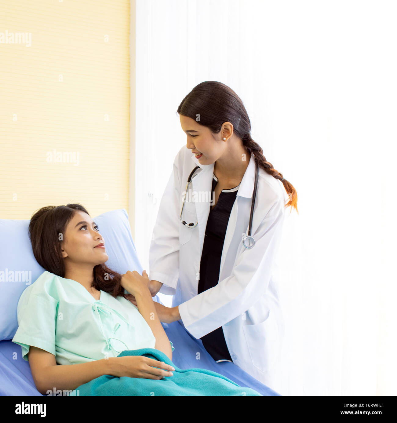 medical doctor cheer up patient Stock Photo - Alamy