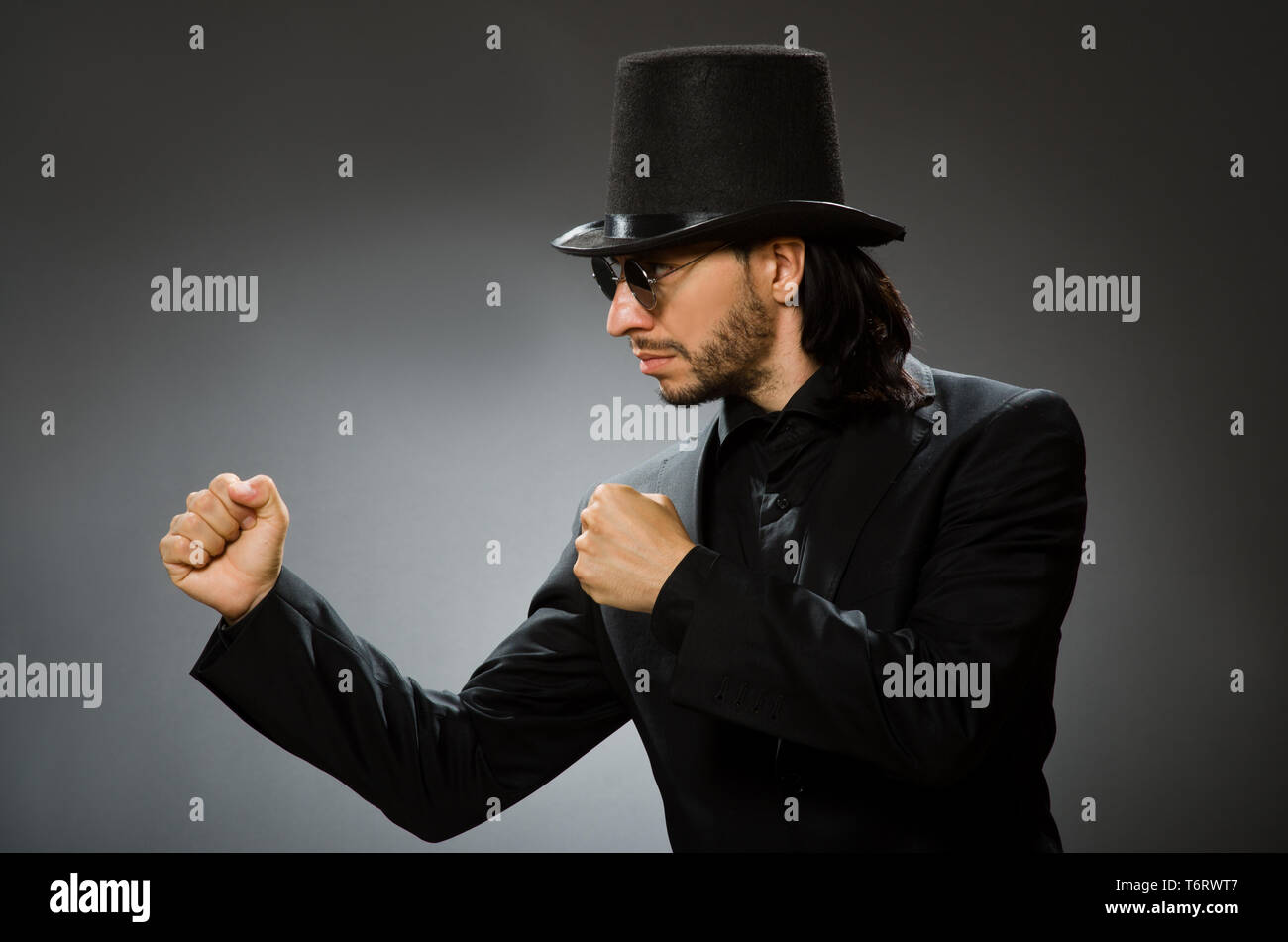 Gentleman wearing tophat hi-res stock photography and images - Alamy