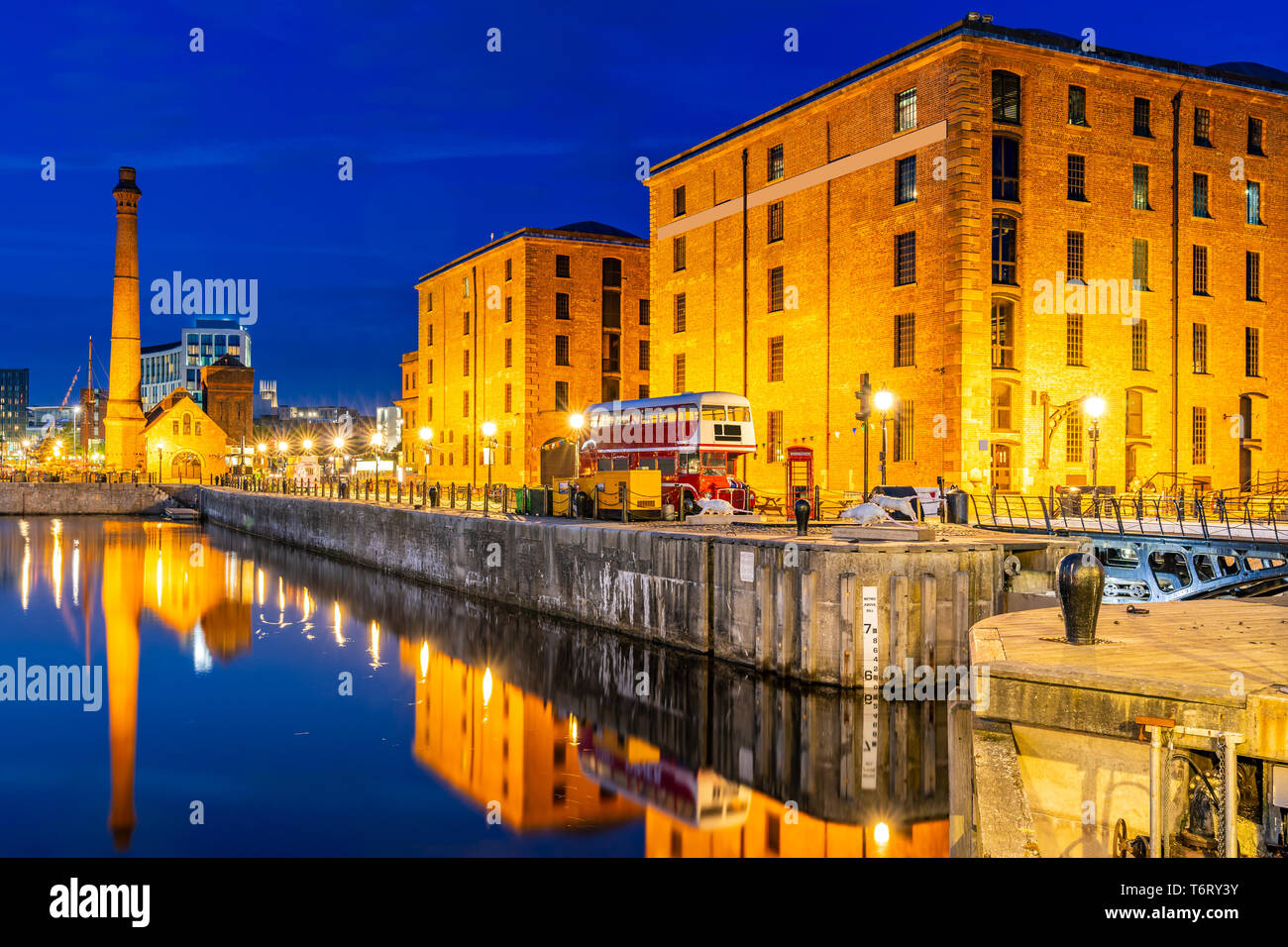 Liverpool dock hi-res stock photography and images - Alamy